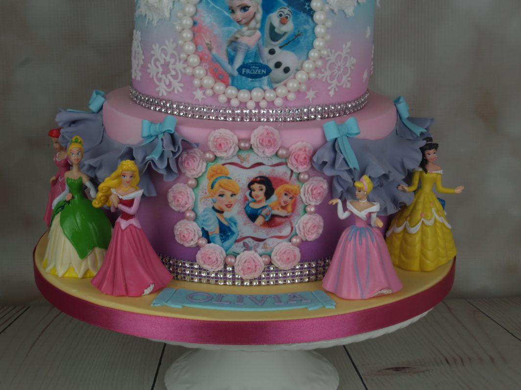 Frozen Princess Birthday cake - Mel's Amazing Cakes